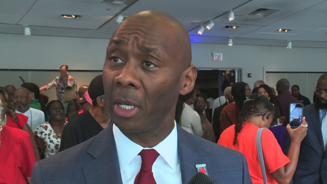 DeVone Holt steps down as president and CEO of Muhammad Ali Center ...