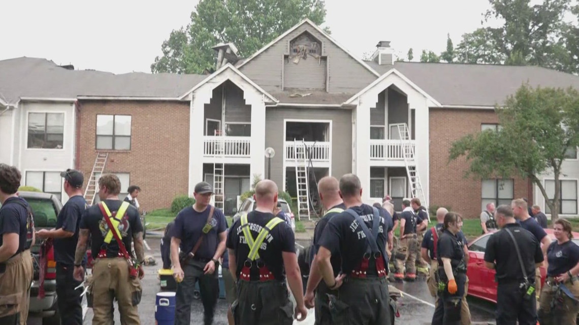 Crews battle fire at Lyndon apartment complex | whas11.com
