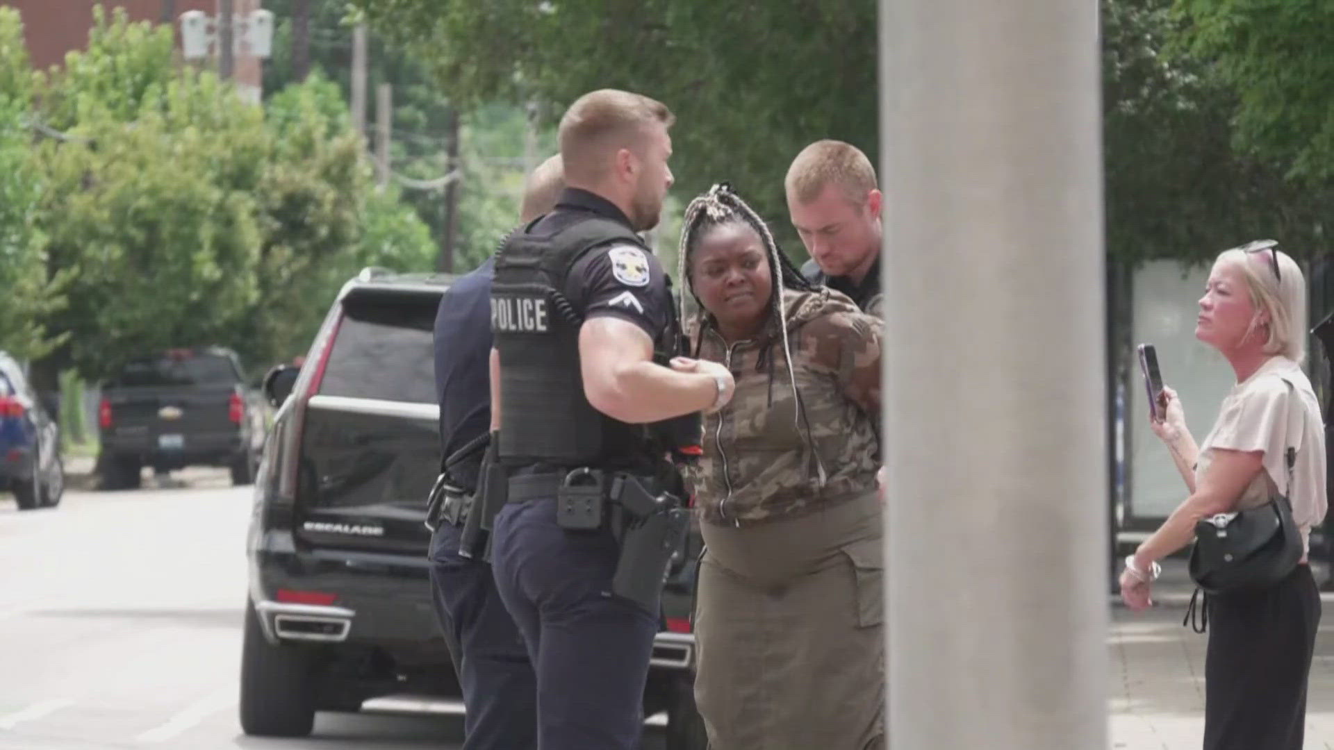 Louisville protesters decry Brett Hankison's 2.75-year sentence ...