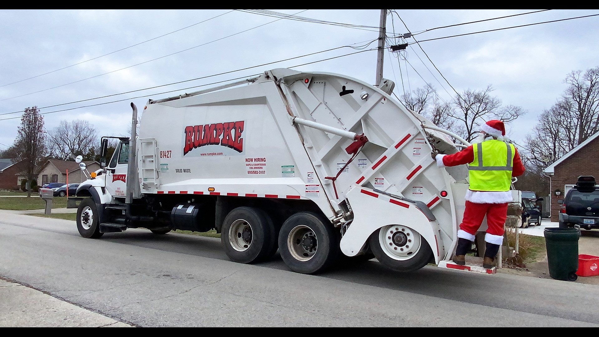 Santa brings merry, Christmas cheer on Kentucky garbage route | whas11.com