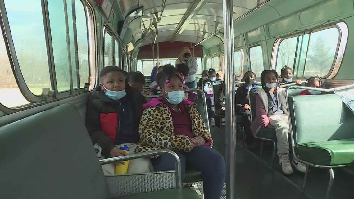 Students recreate photos of the Freedom Riders | whas11.com