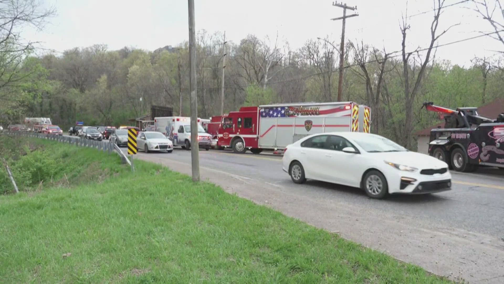 Car crashes into creek in New Albany, Indiana | whas11.com