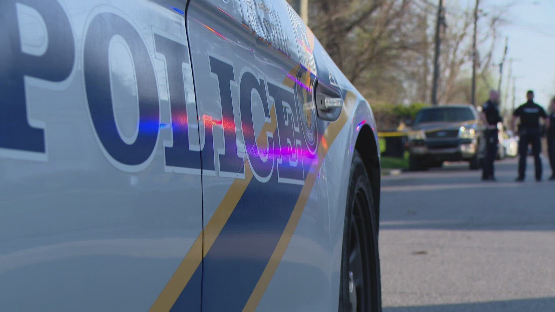 LMPD respond to Park DuValle shooting; 2 victims injured | whas11.com