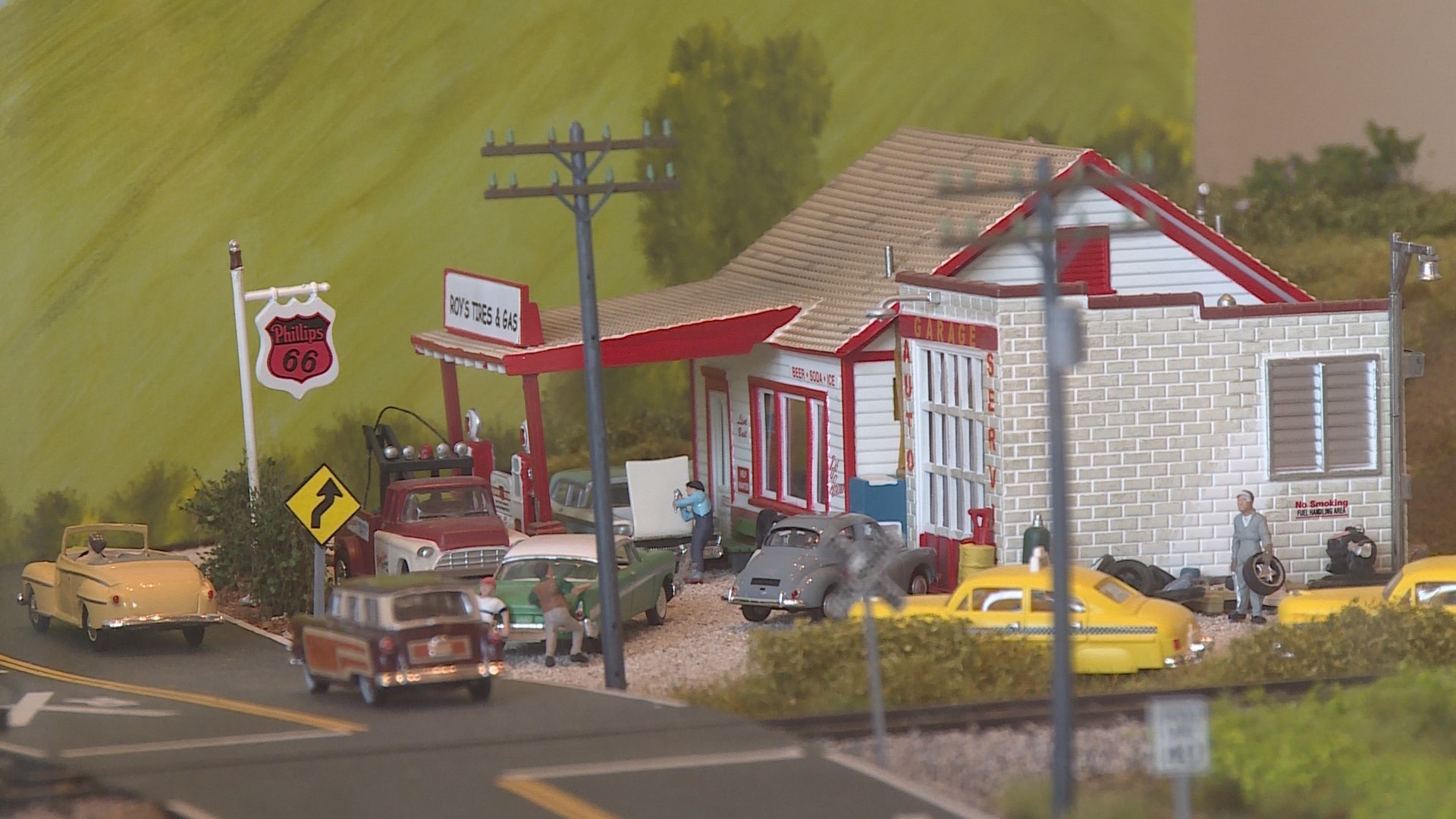 Model trains takeover Bon Air library | whas11.com