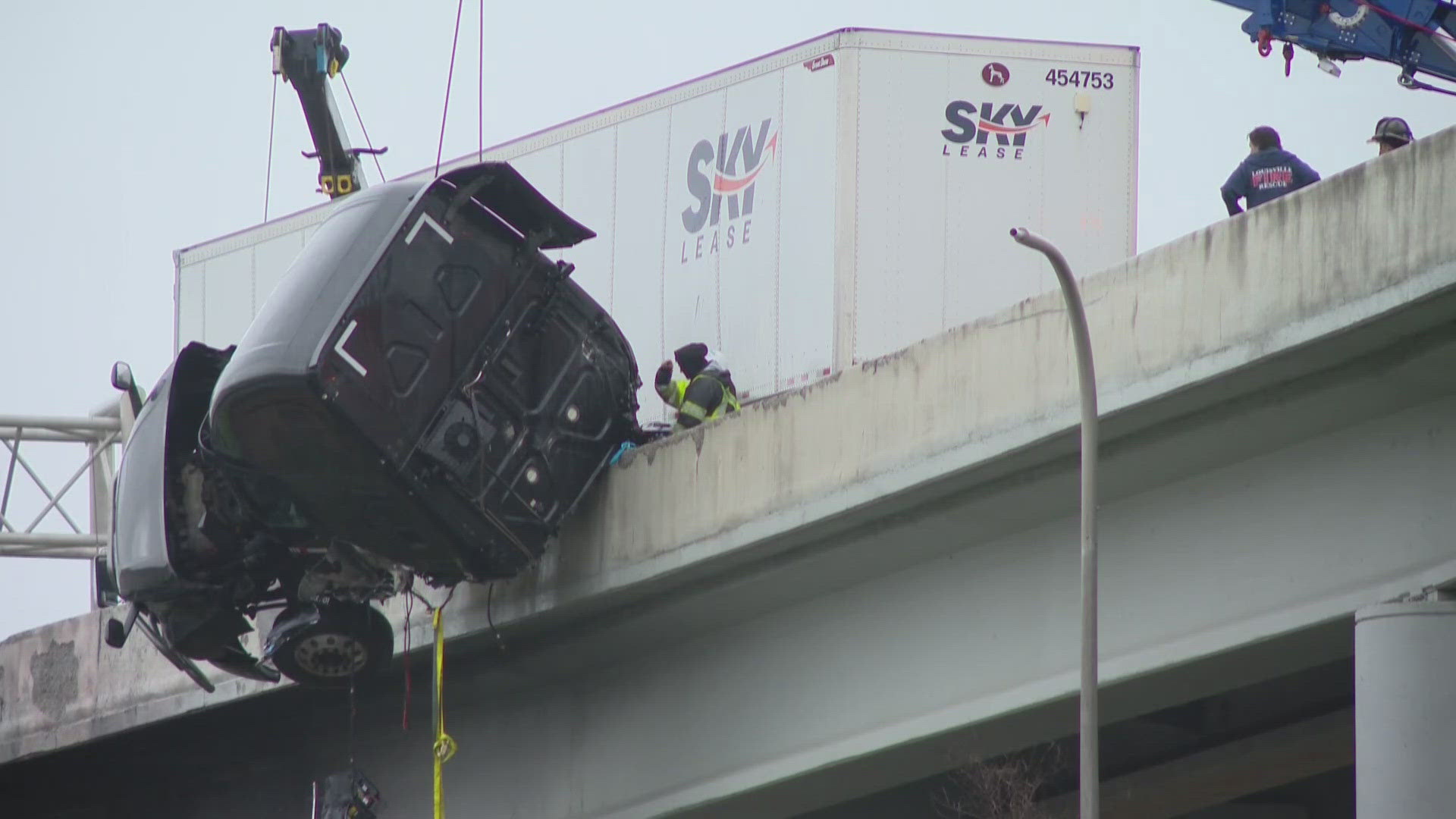 Fiery crash marks fourth semi crash in same area near Louisville bridge | whas11.com