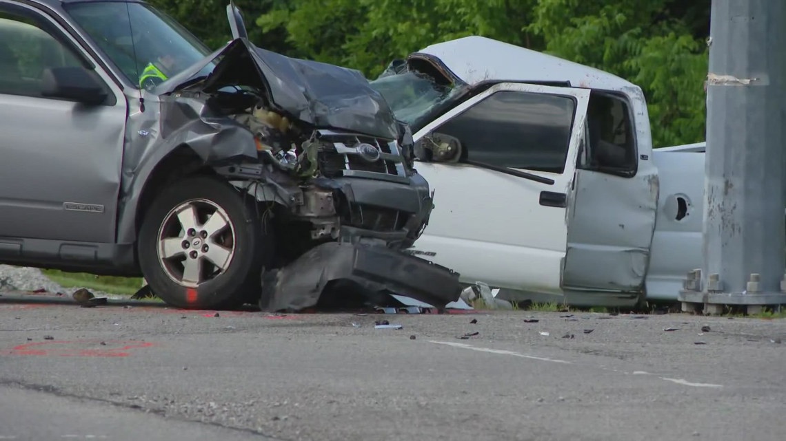 2 people dead after car crash in Bullitt County, police say | whas11.com