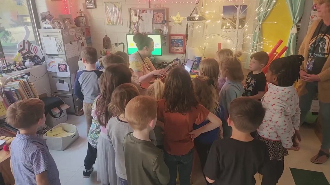 Spencer County elementary students bring joy with 'singing grams ...