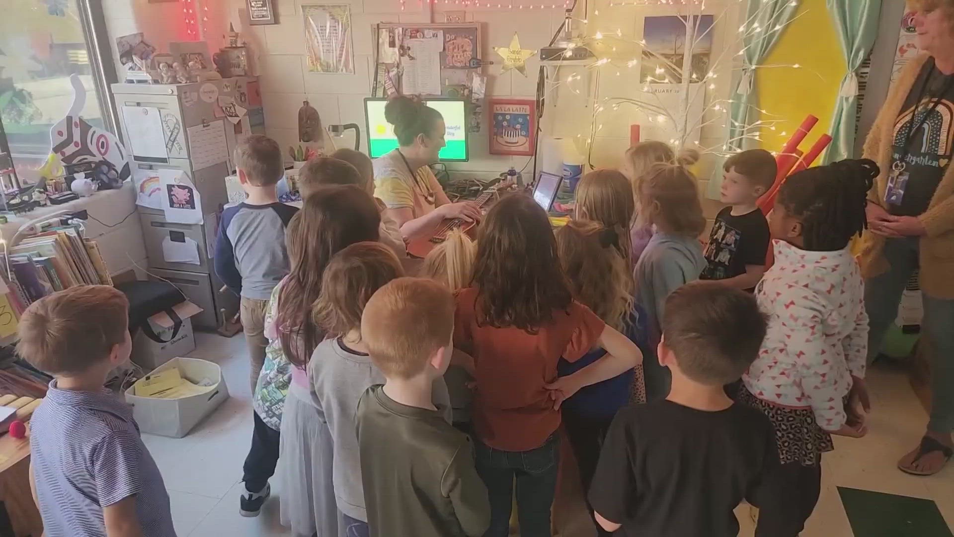 Spencer County elementary students bring joy with 'singing grams ...