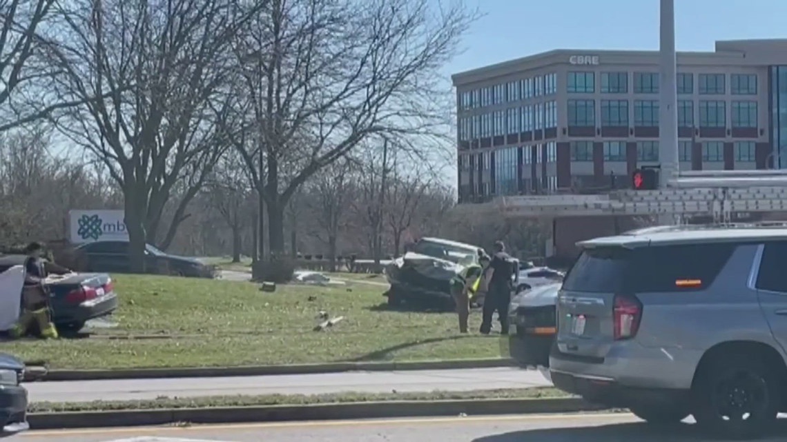 Man killed in Lyndon crash on Hurstbourne Parkway identified | whas11.com
