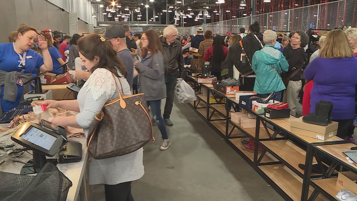 Save big, celebrate new Zappos store in Louisville | whas11.com