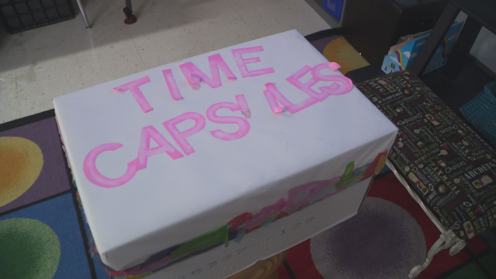 Class reunites to open time capsule they created two decades ago ...