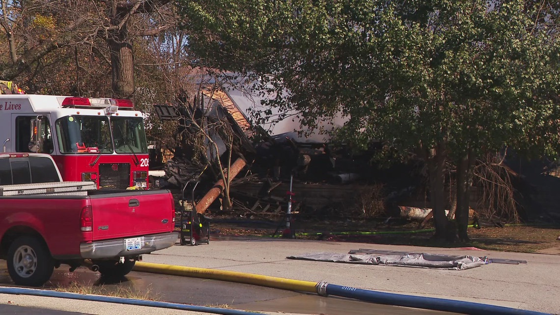Carrollton house fire kills at least 2 people, police say | whas11.com