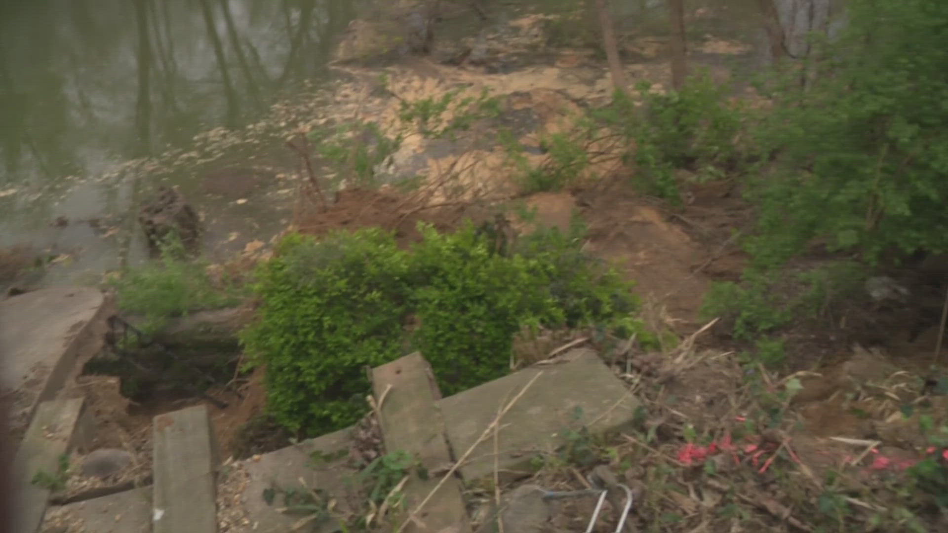 2 Prospect homes deemed unlivable after land falls into Harrods Creek ...