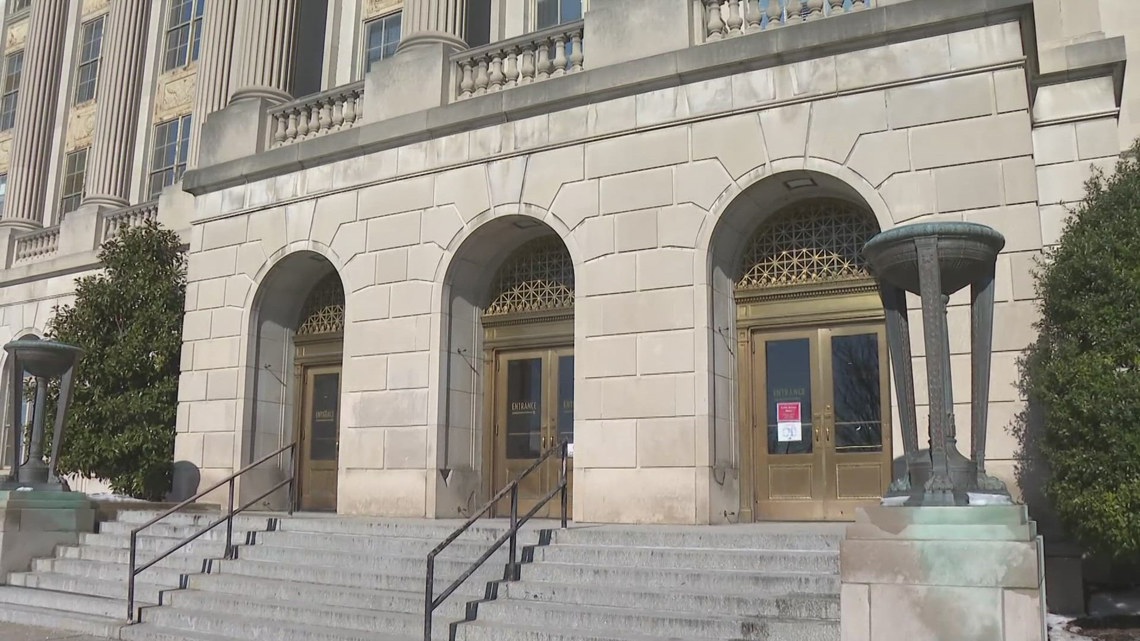 Judge weighs arguments for approval of LMPD consent decree | whas11.com