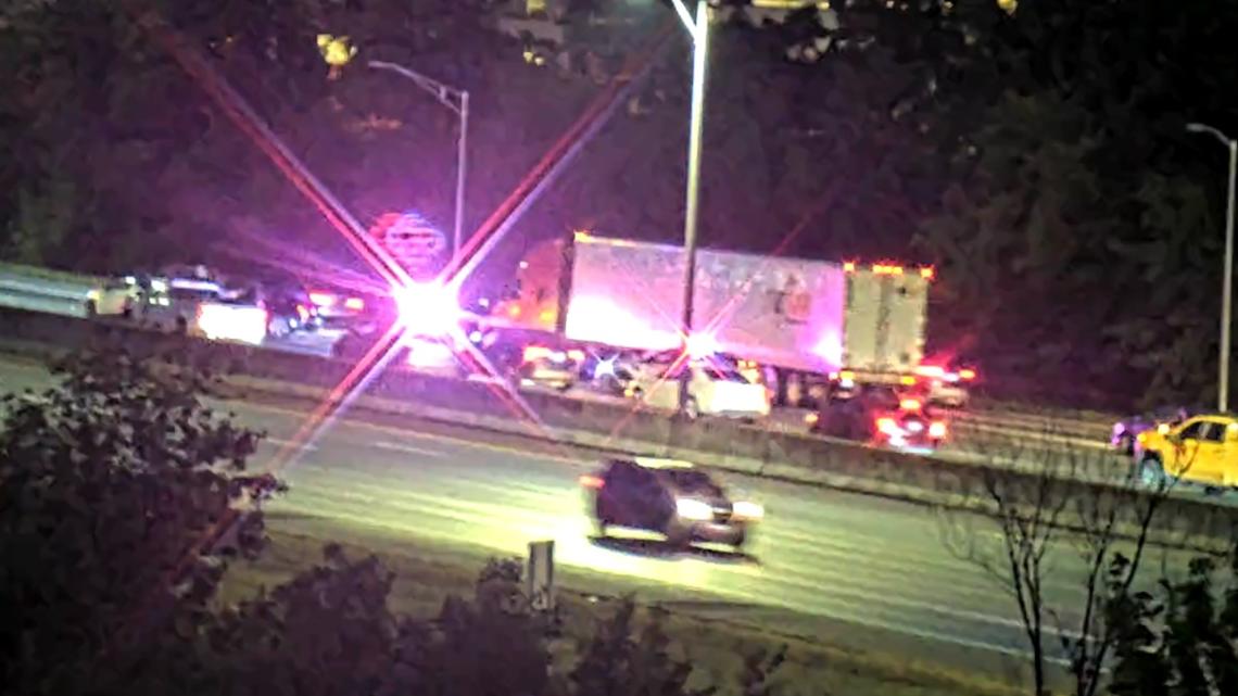 Crash on I-65 North in Louisville Wednesday morning causing traffic delays | whas11.com