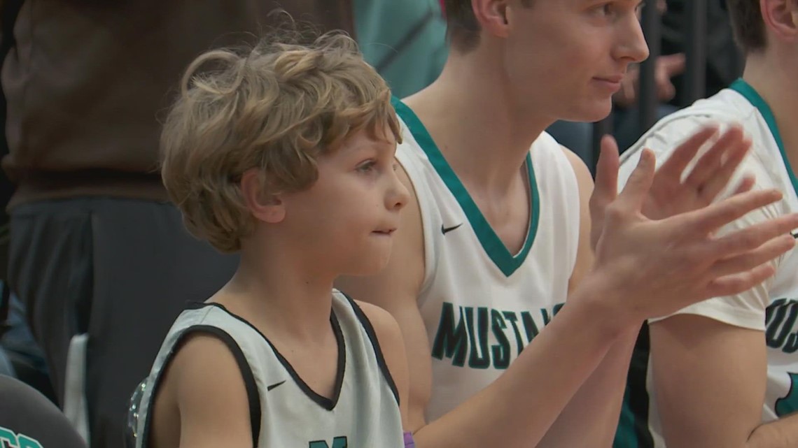 North Oldham High School celebrates ball boy | whas11.com