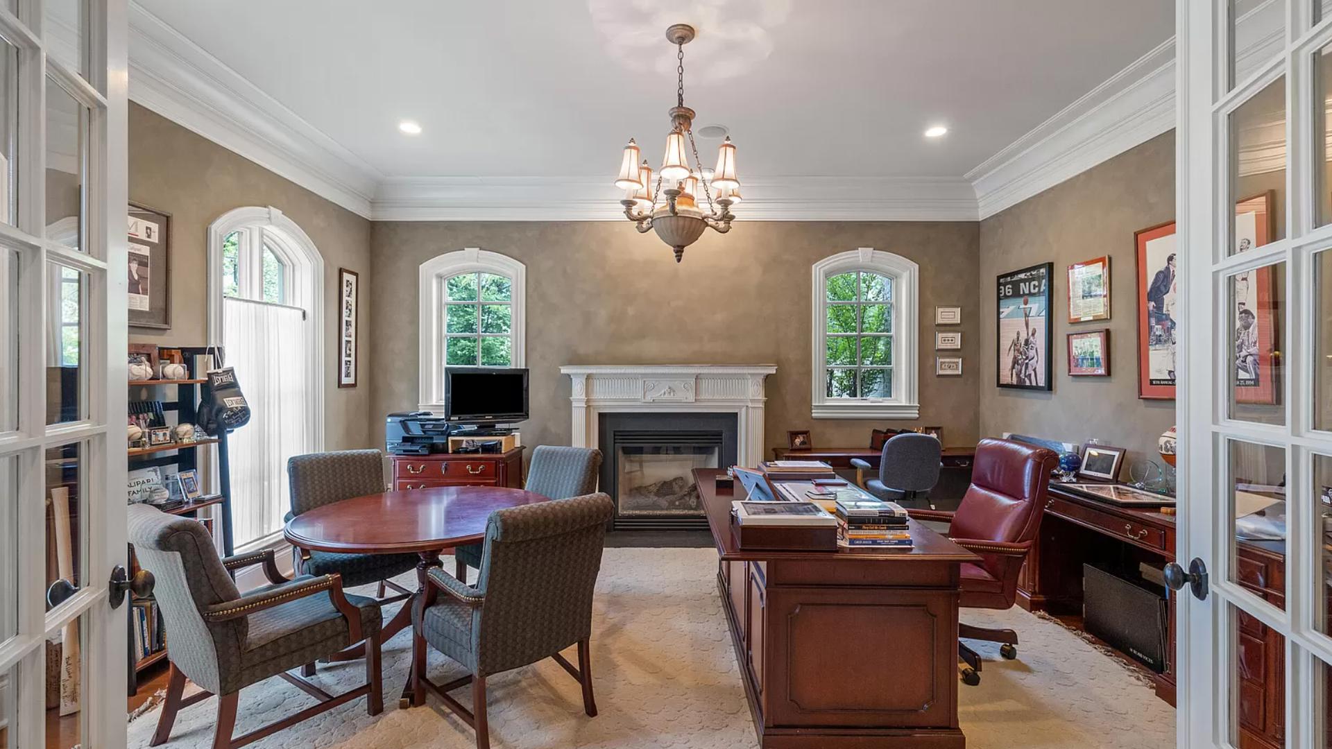 Former UK coach John Calipari lists Lexington home on Zillow | whas11.com