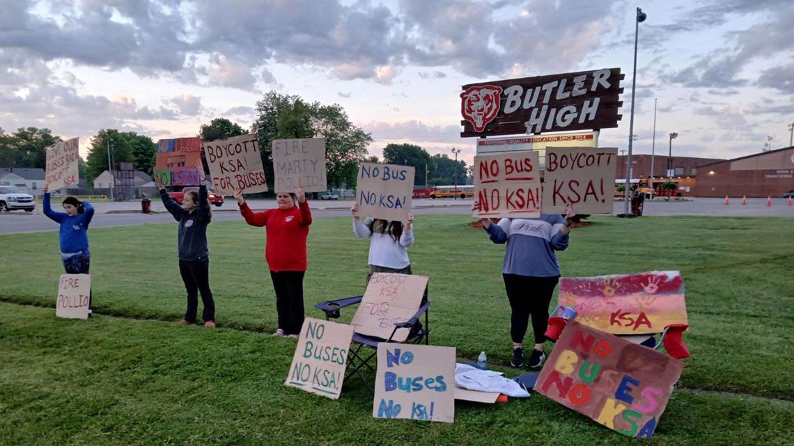 Butler High School students protest new JCPS transportation plan ...