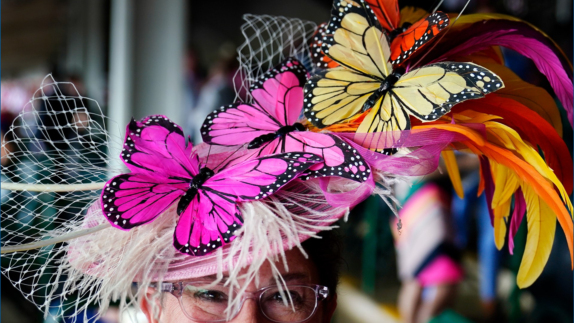 PHOTOS: Stunning fashion at the Kentucky Oaks, Derby 2022 | whas11.com