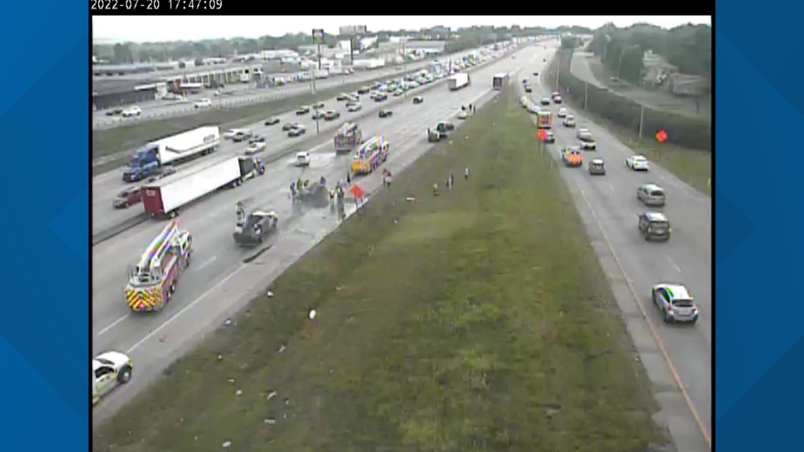Lmpd Investigating Fatal Multi Vehicle Crash On Interstate Whas11