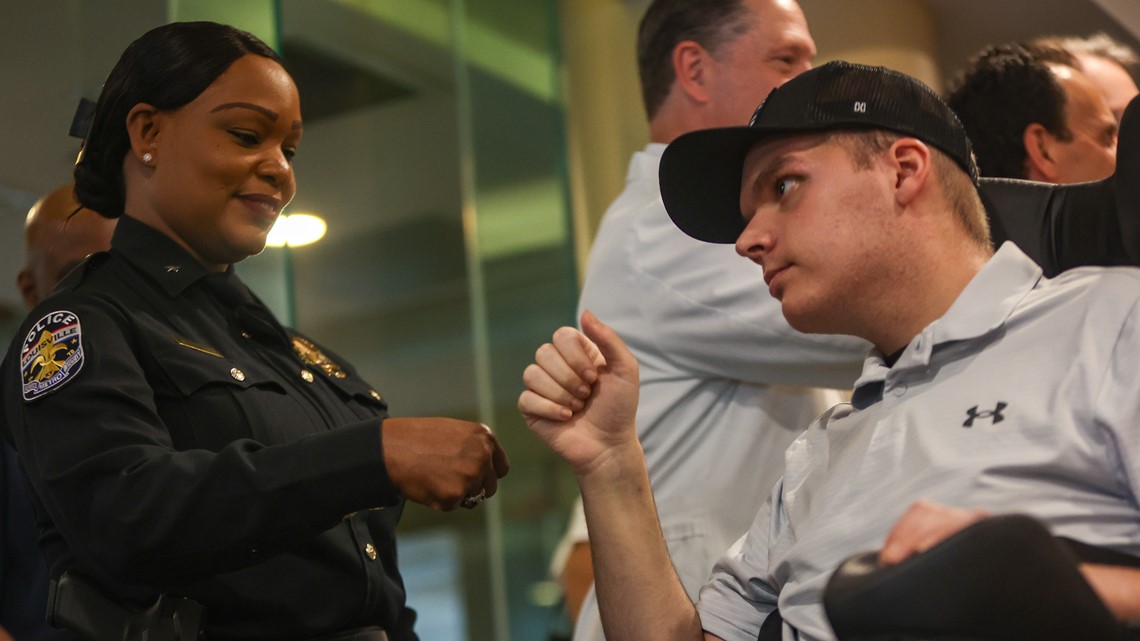 PHOTOS | LMPD officer discharged from hospital surrounded by family ...