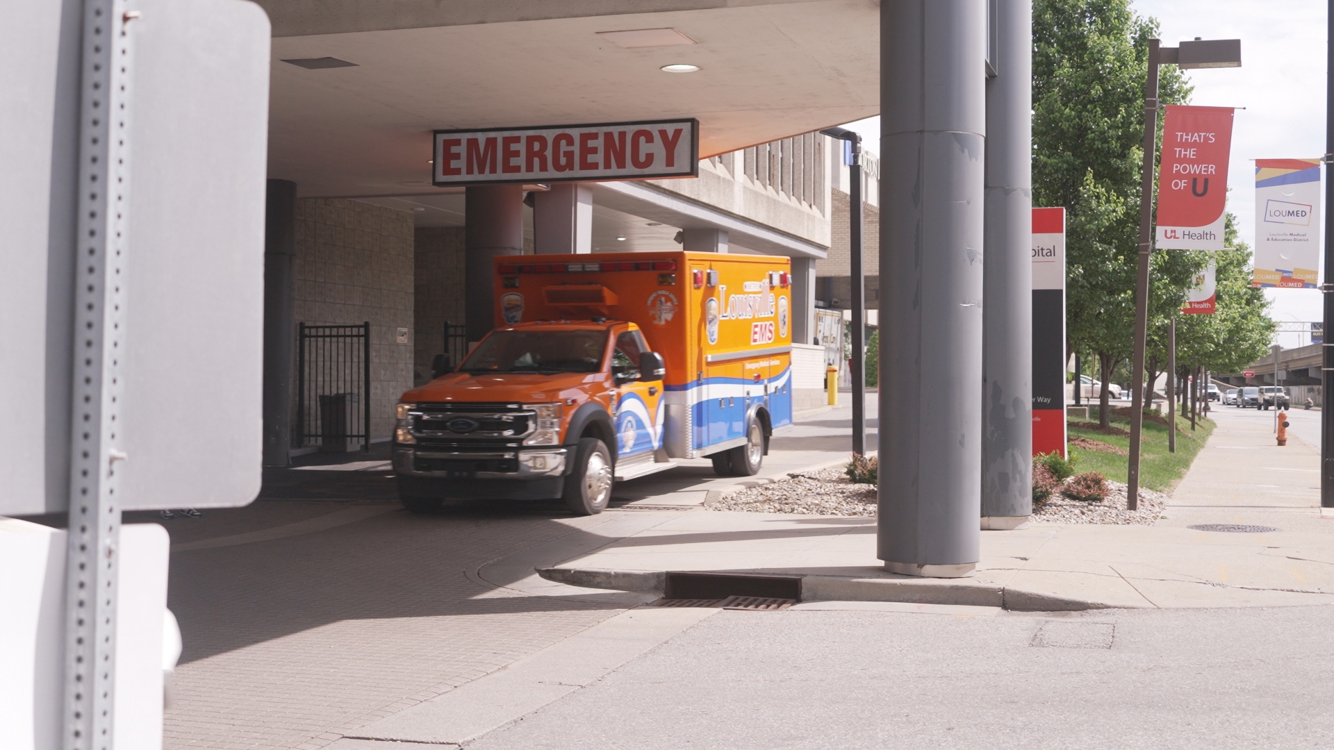 Louisville man dies in Oldham County car accident | whas11.com