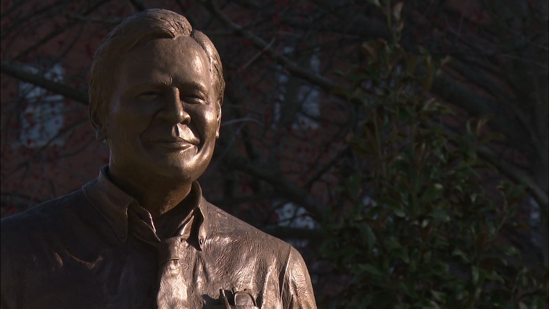 Late Humana co-founder honored with bronze statue | whas11.com