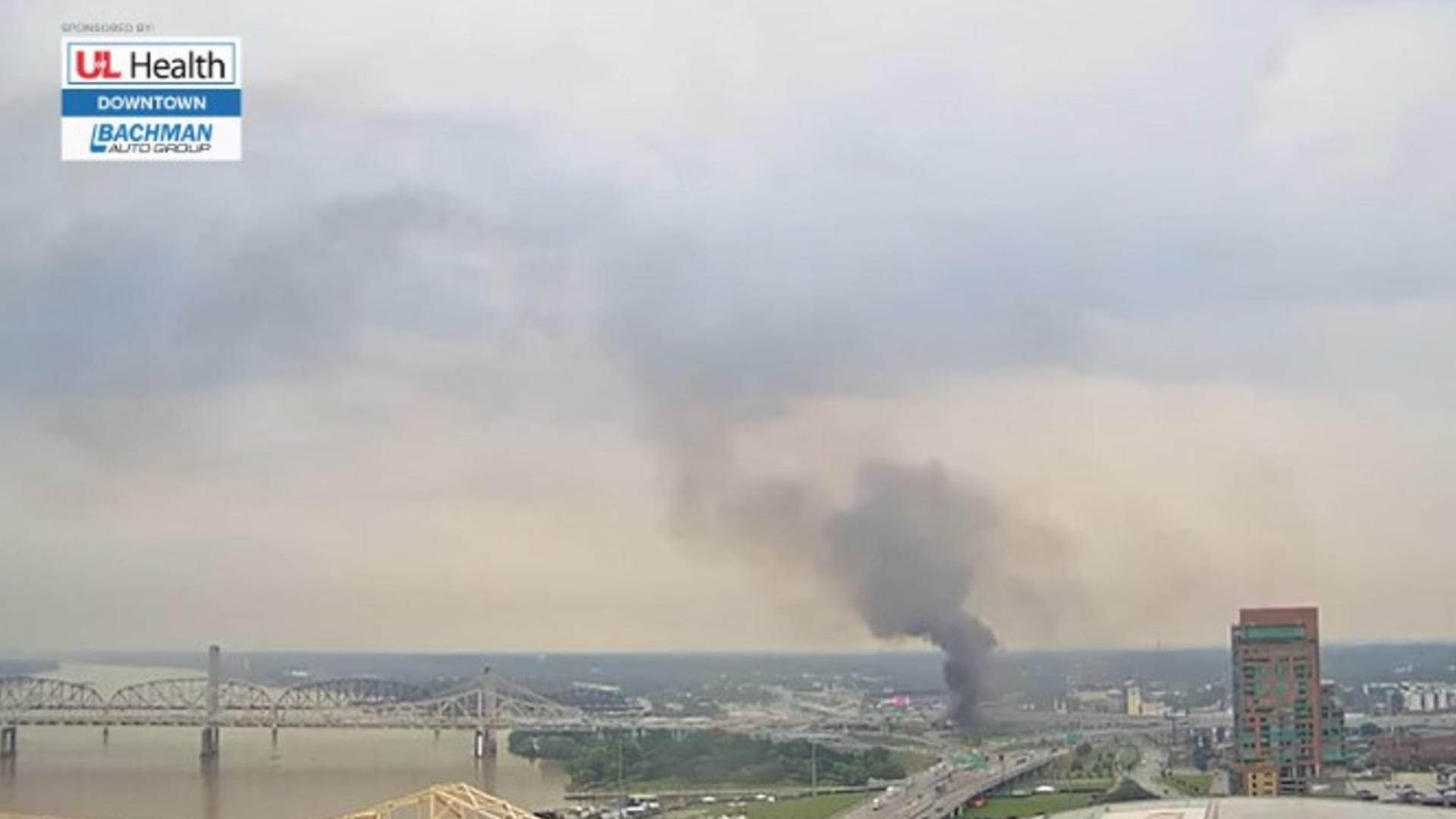 Louisville interstate ramp shut down due to fiery semi crash near Kennedy Bridge | whas11.com