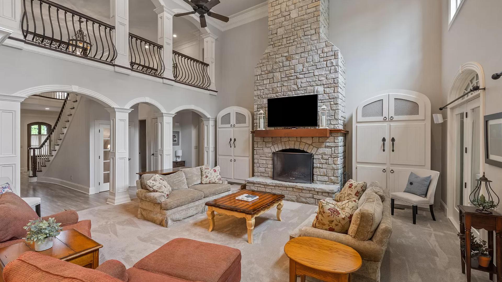 Former UK coach John Calipari lists Lexington home on Zillow | whas11.com