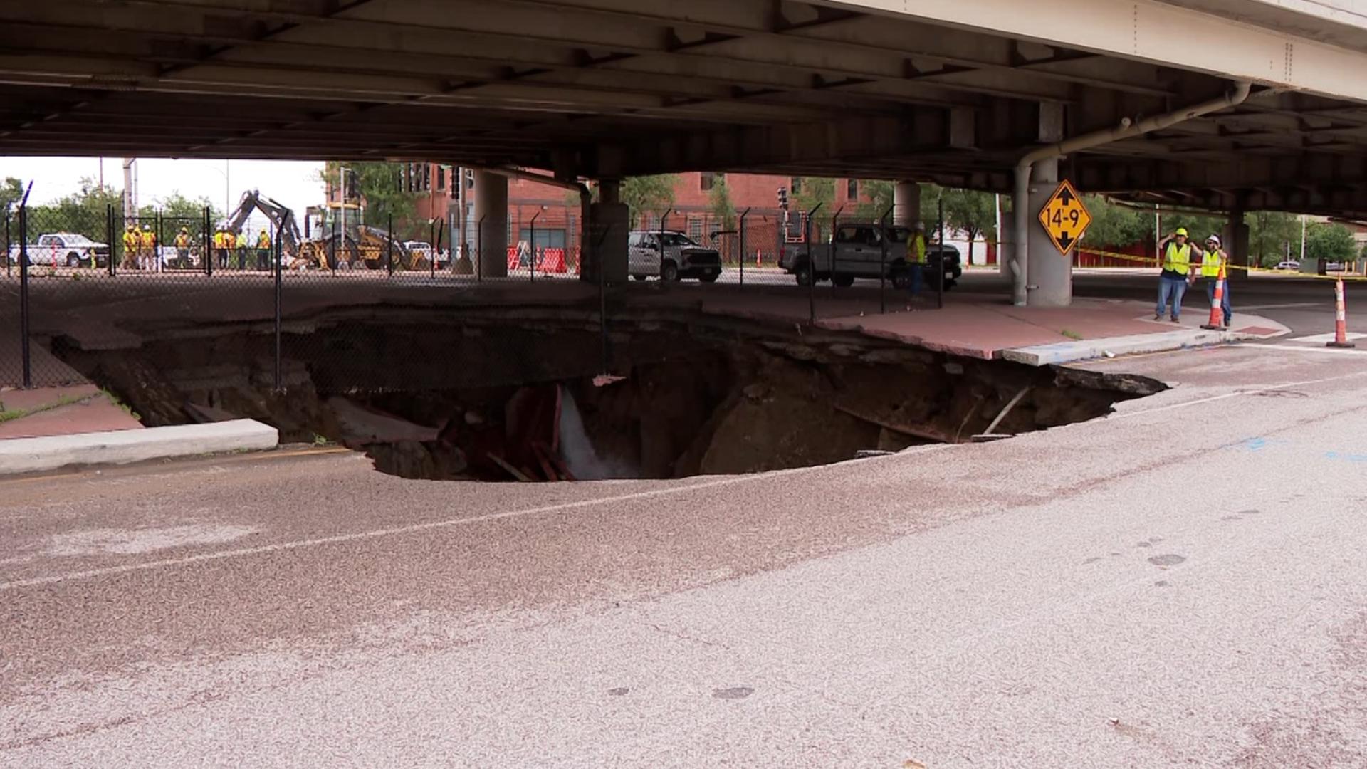 Massive sinkhole shuts down highways in St. Louis | whas11.com
