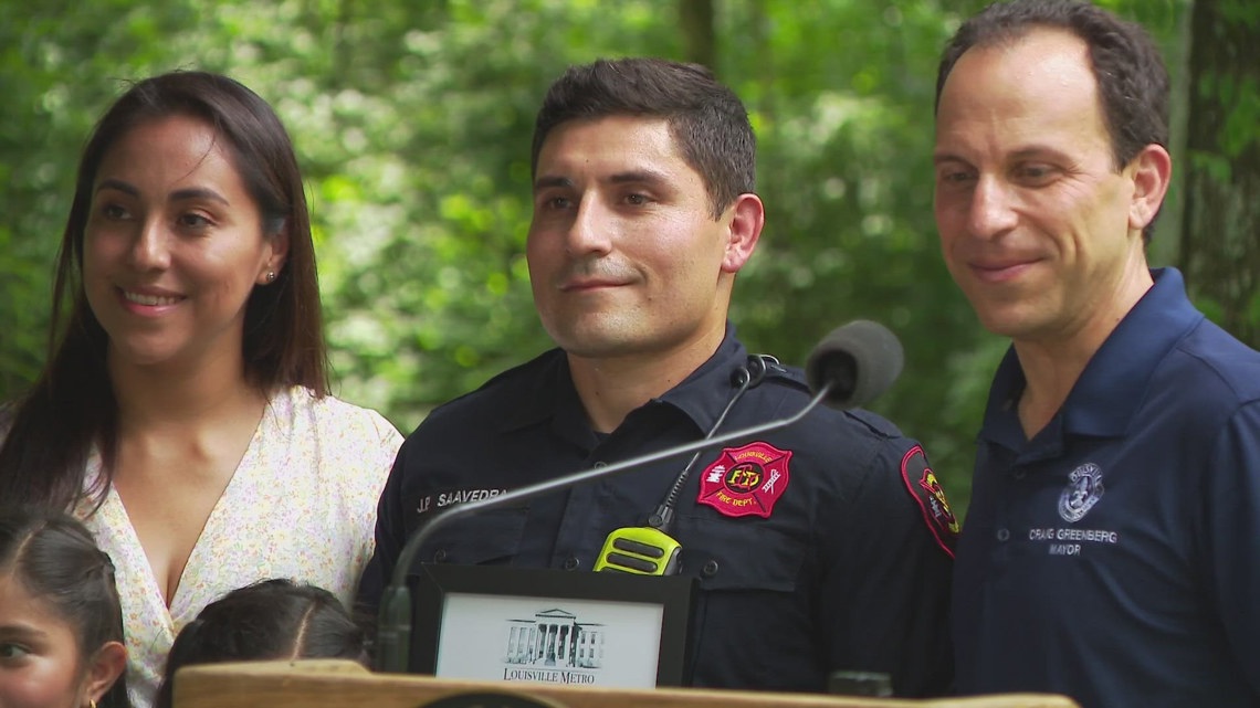 Louisville firefighter honored for heroic efforts during fire | whas11.com