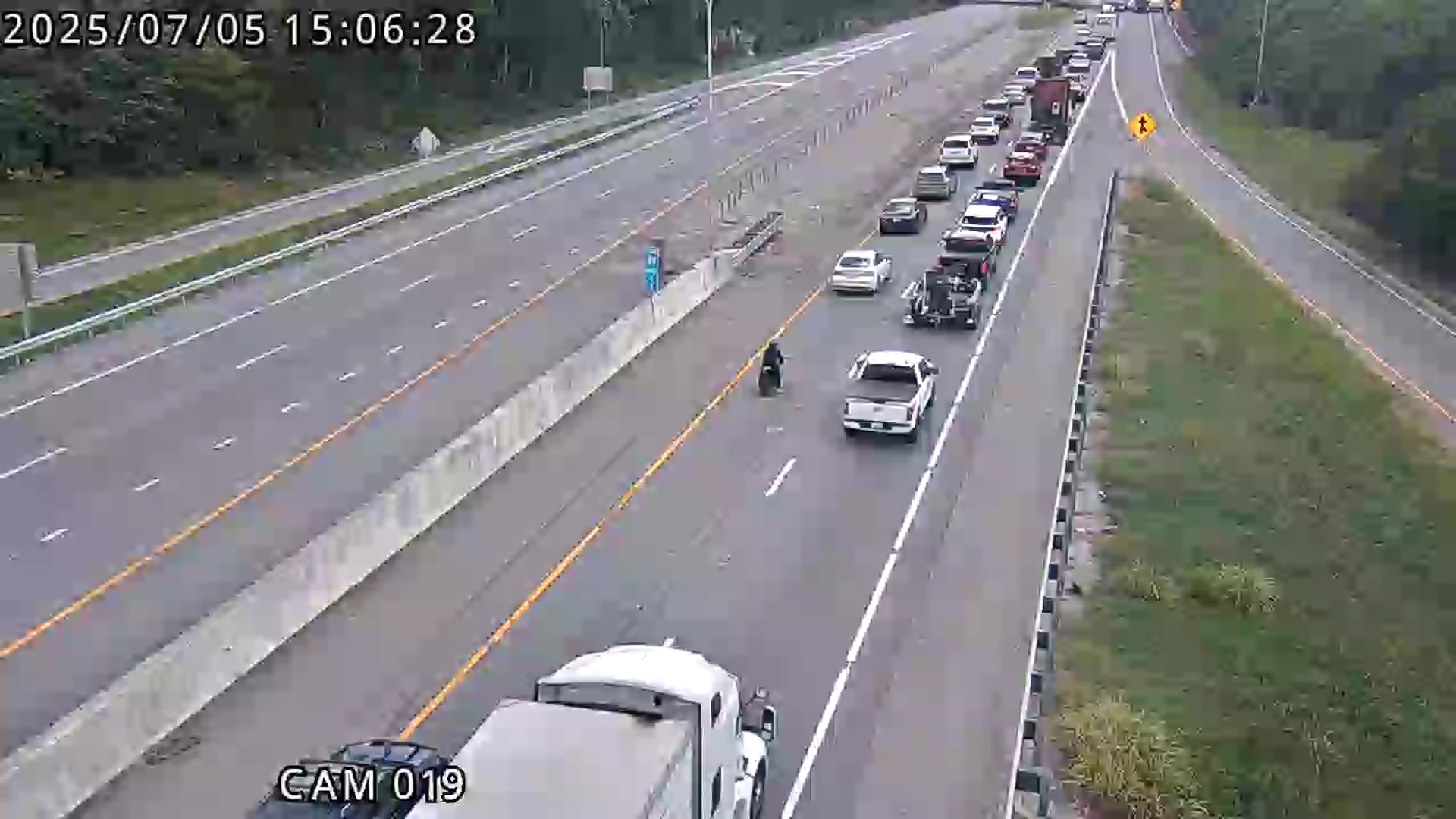 Fatal motorcycle crash halts I-64 West traffic | whas11.com