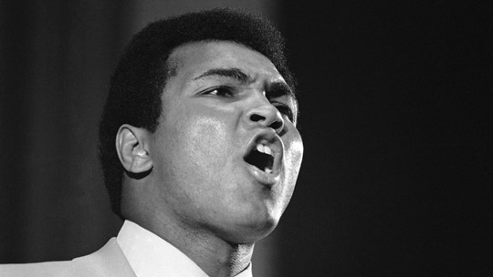 Muhammad Ali's unsigned draft card will be auctioned | whas11.com