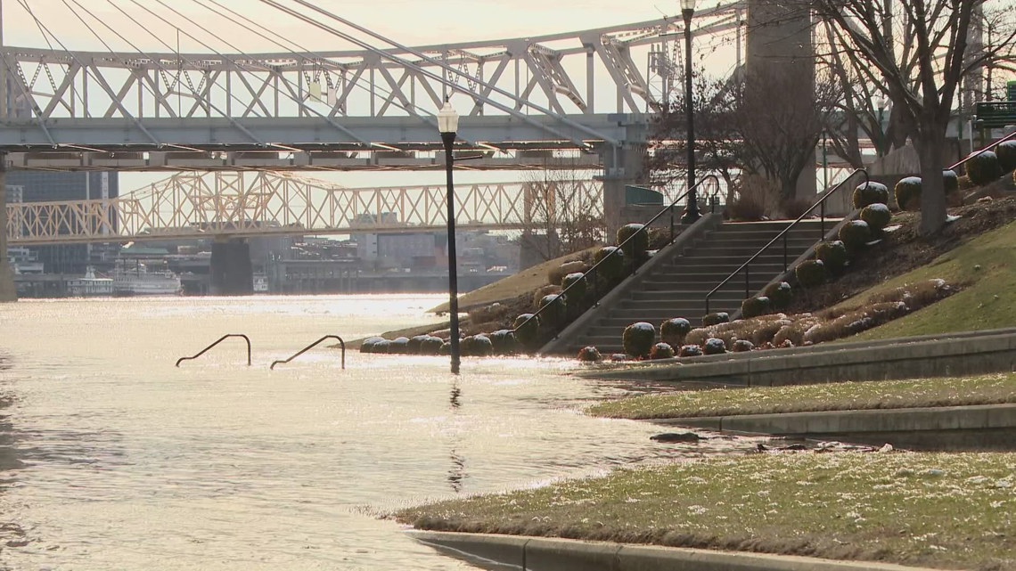 Ohio River rising in Indiana, covers amphitheater in downtown ...