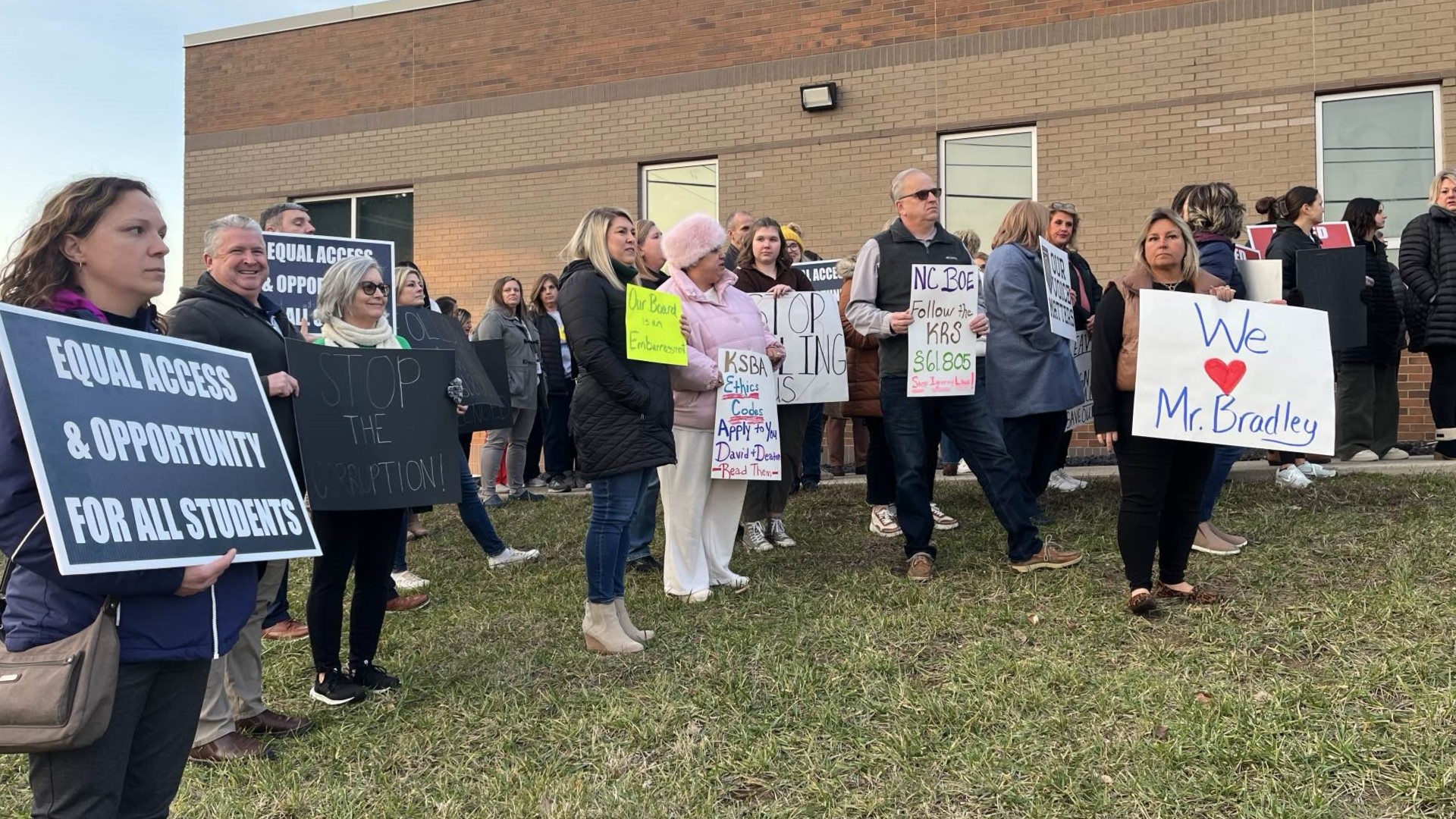 Nelson County superintendent keeps his position | whas11.com