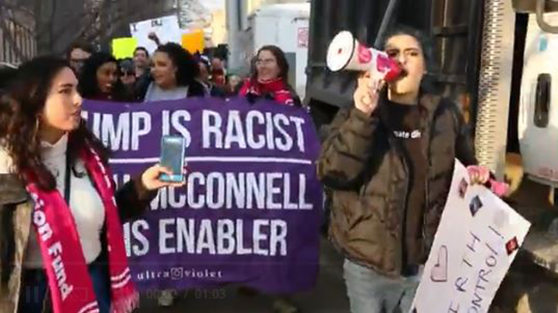 Pro-choice protestors march to federal courthouse | whas11.com