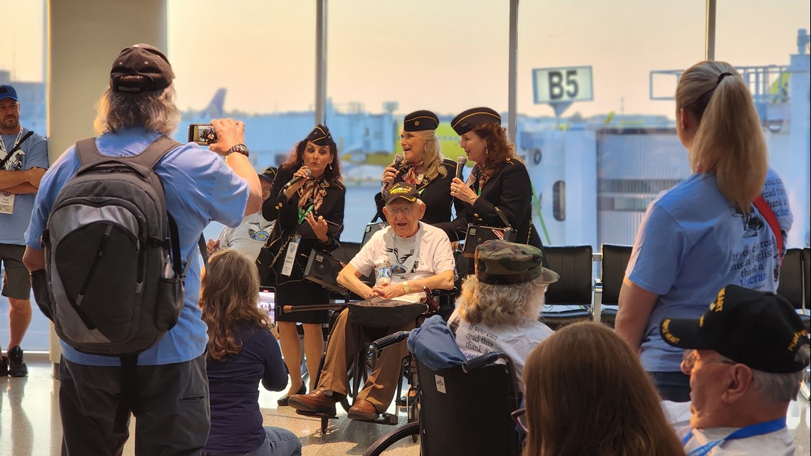 Catherine Zeta-Jones Shares PDA Flashback Pics With Husband Michael ...