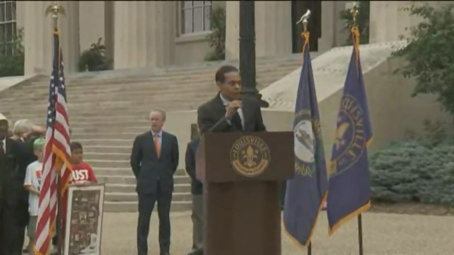 Mayor delivers heartfelt speech in honor of Ali | whas11.com