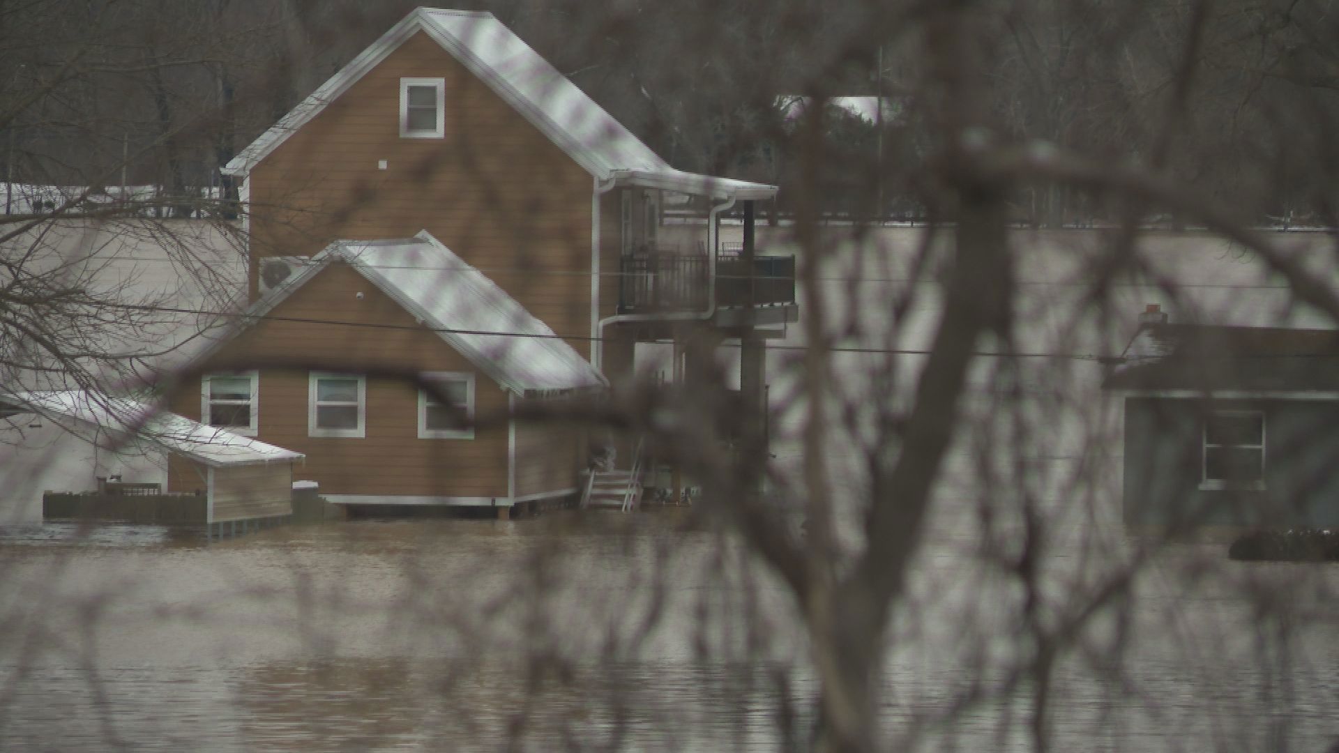 Southern Indiana keeping close eye on water levels as river continues ...