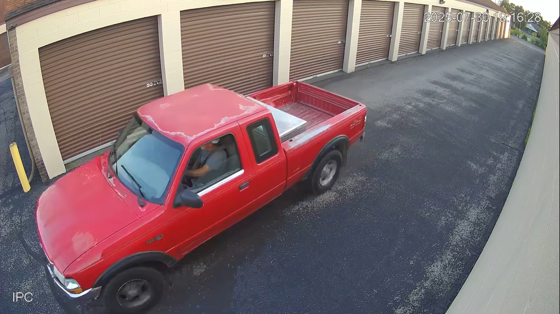 Bardstown seeks suspect in $700 Little Debbie heist | whas11.com