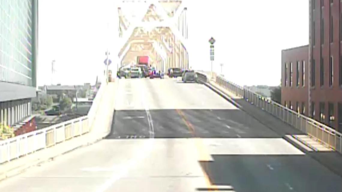 Louisville bridge reopens after multi-vehicle crash Friday | whas11.com