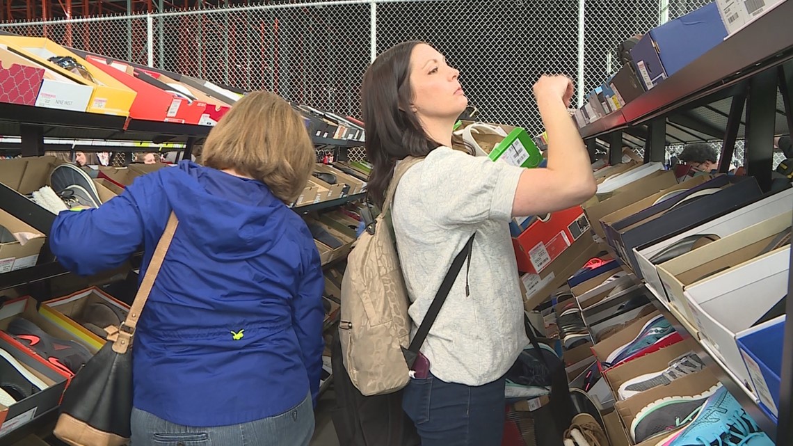 Save big, celebrate new Zappos store in Louisville | whas11.com