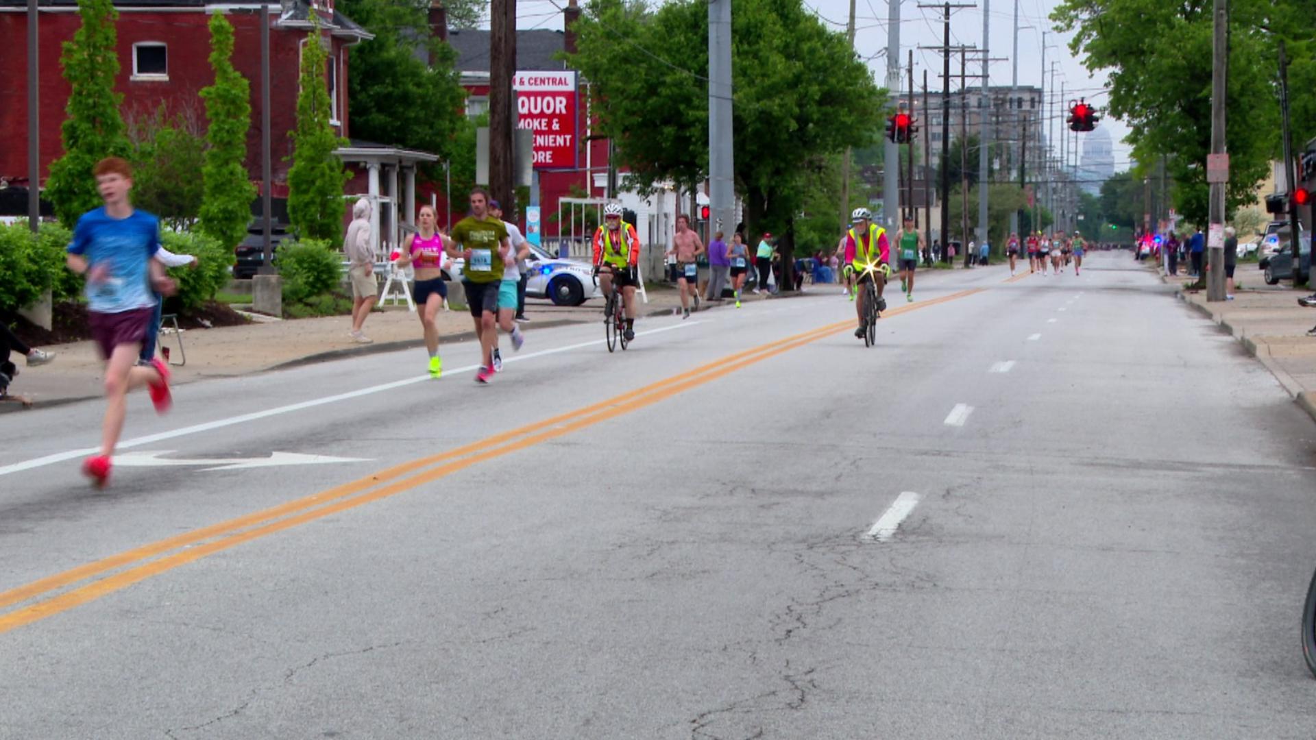 Nearly 10,000 take part in miniMarathon, Marathon races in Louisville ...
