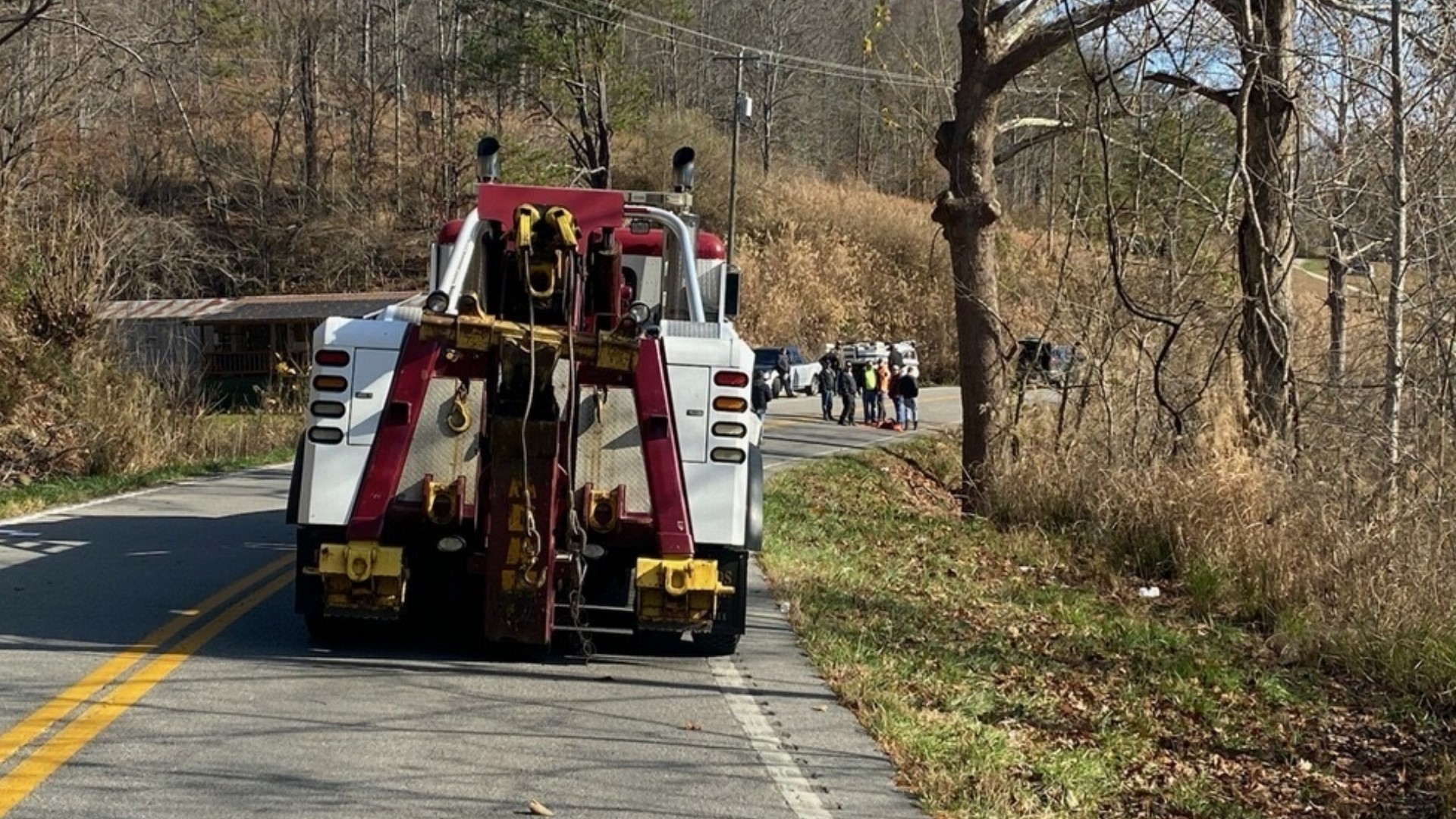 Kentucky school bus crashes with 18 children onboard | whas11.com