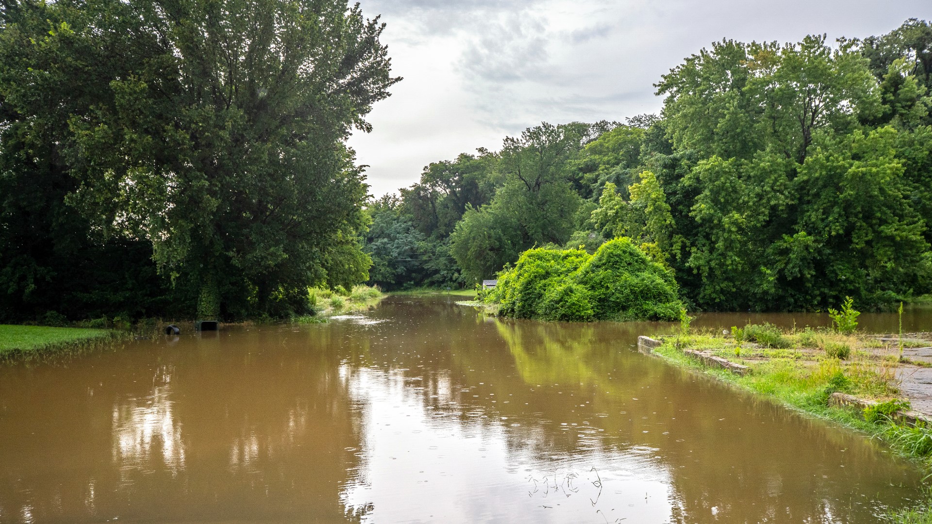 Flooding in Kentucky shuts down roads and forces some evacuations ...
