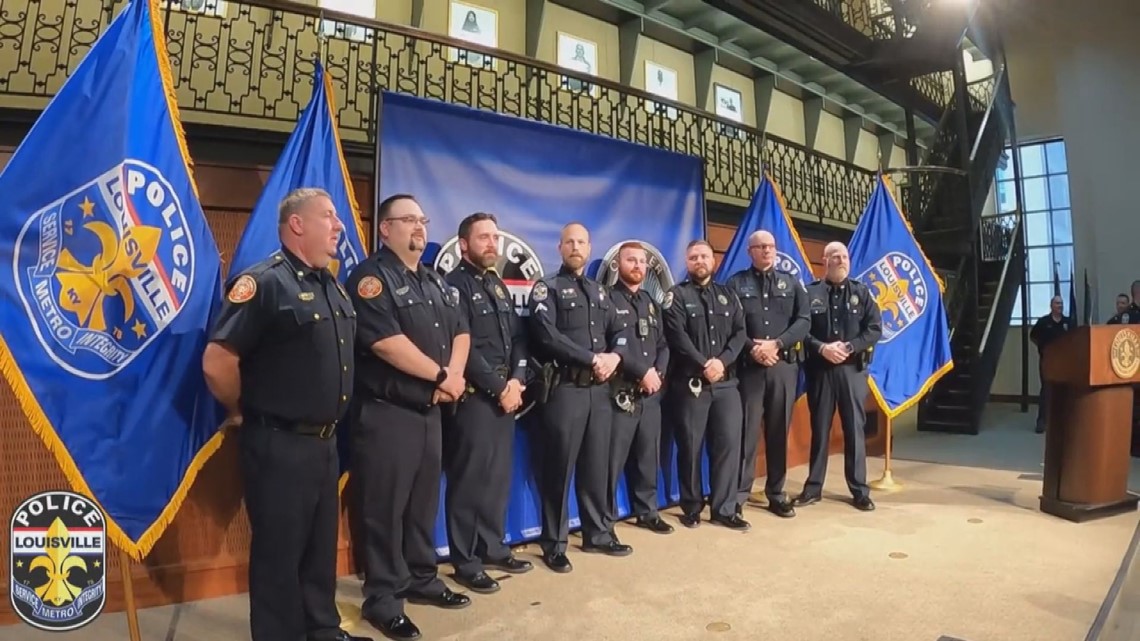 LMPD officers receive EMT certification from new program | whas11.com