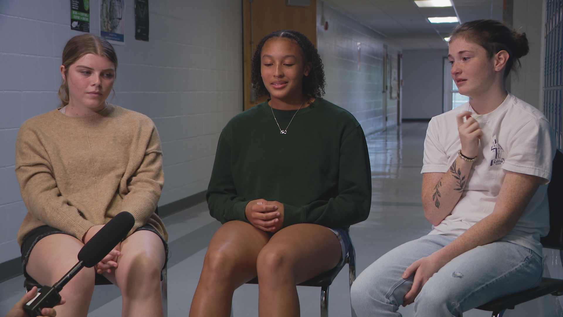 North Hardin students honor beloved band teacher's memory | whas11.com