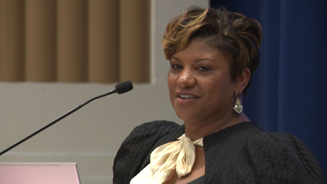 Yvette Gentry receives award from Alpha Kappa Alpha | whas11.com