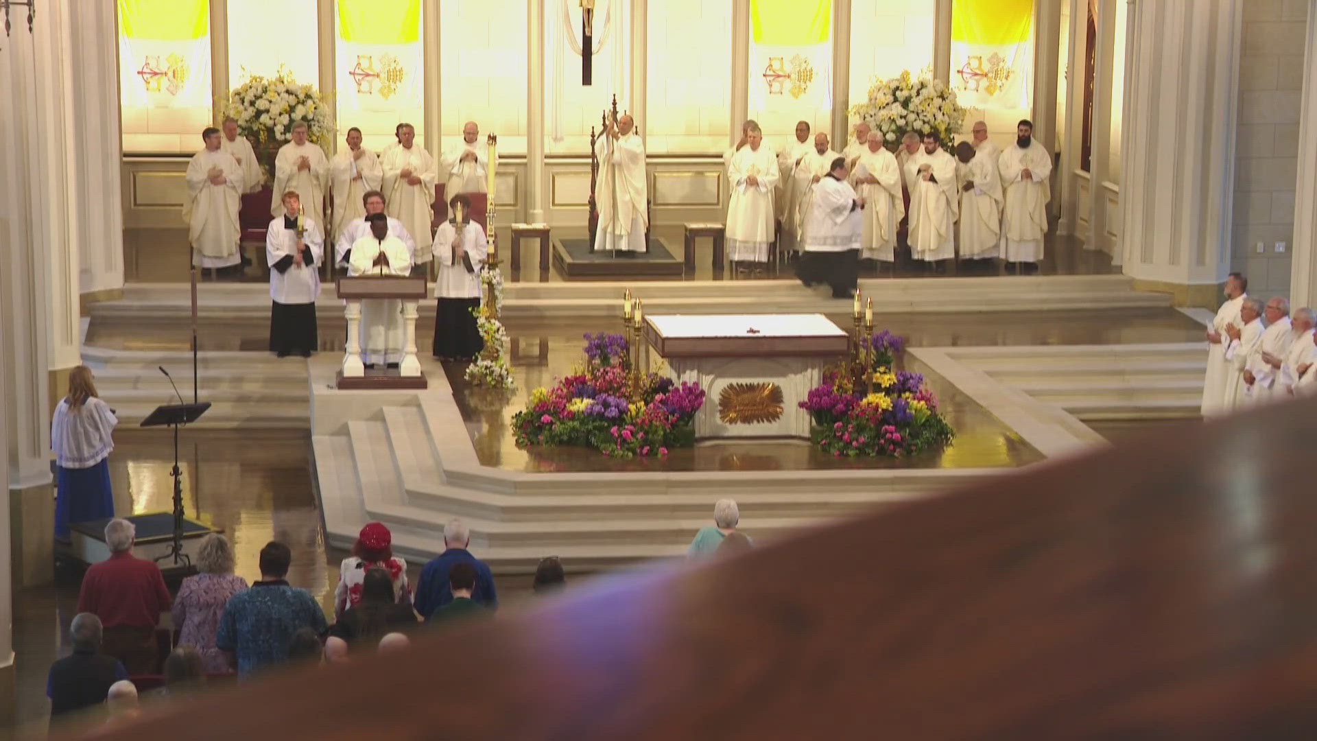Kentucky Catholics celebrate Pope Leo XIV during mass in downtown ...