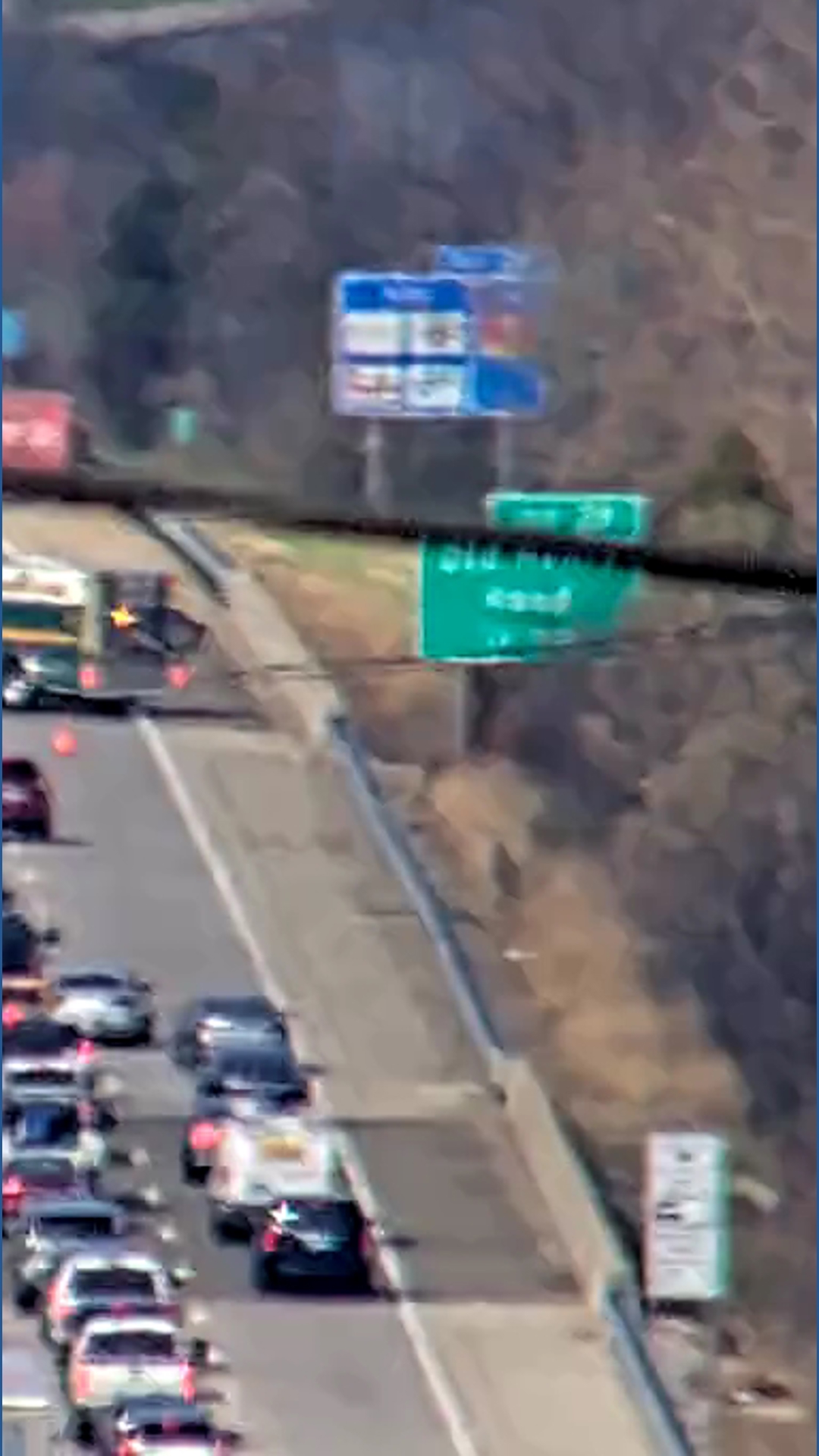 All lanes clear after vehicle fire on Gene Snyder Freeway | whas11.com
